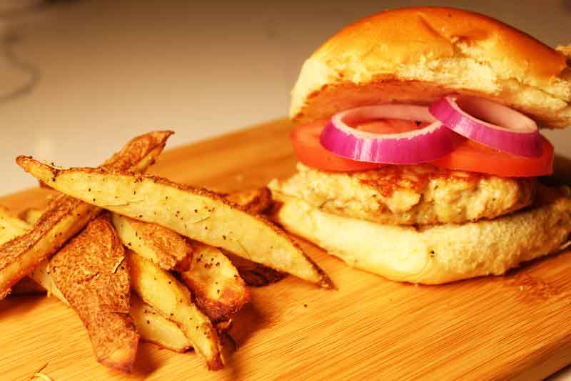 Chicken burgers with roasted potato wedges - JChef